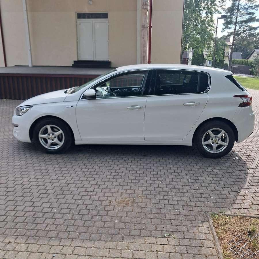 White Peugeot 308 2015 in Skaudvile, with an engine capacity of 1.56 L and mileage of 227 thousand km for 2950 €, photo 6 on AUTOMOTO.COM.LV