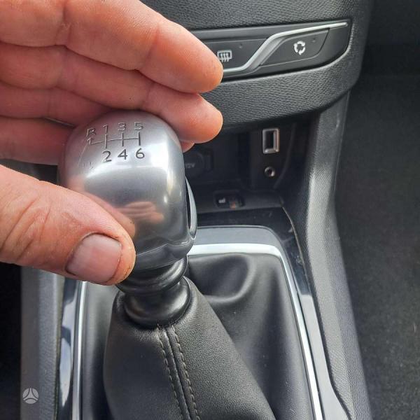 White Peugeot 308 2015 in Skaudvile, with an engine capacity of 1.56 L and mileage of 227 thousand km for 2950 €, photo 8 on AUTOMOTO.COM.LV