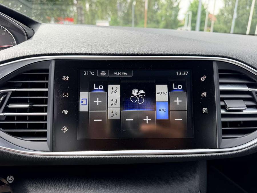 White Peugeot 308 2015 in Taurage, with an engine capacity of 1.56 L and mileage of 210 thousand km for 7499 €, photo 23 on AUTOMOTO.COM.LV