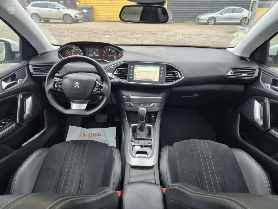 White Peugeot 308 2016 in Taurage, with an engine capacity of 2.00 L and mileage of 207 thousand km for 6900 €, photo 11 on AUTOMOTO.COM.LV