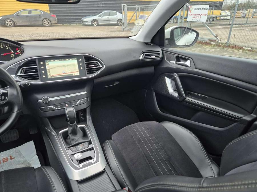 White Peugeot 308 2016 in Taurage, with an engine capacity of 2.00 L and mileage of 207 thousand km for 6900 €, photo 13 on AUTOMOTO.COM.LV
