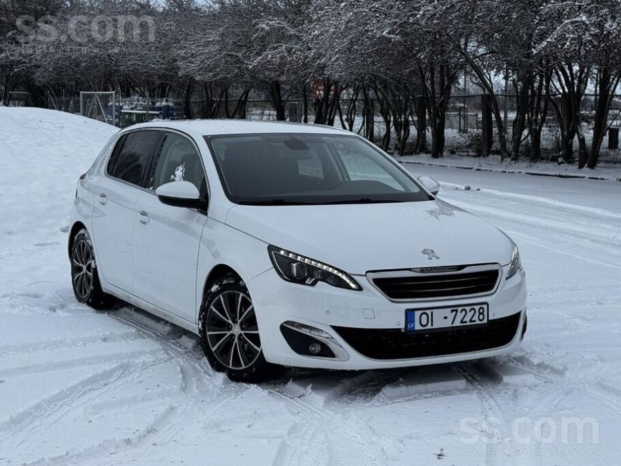 White Peugeot 308 2016 in Bauska, with an engine capacity of 1.20 L and mileage of 133 thousand km for 7000 €, photo 2 on AUTOMOTO.COM.LV