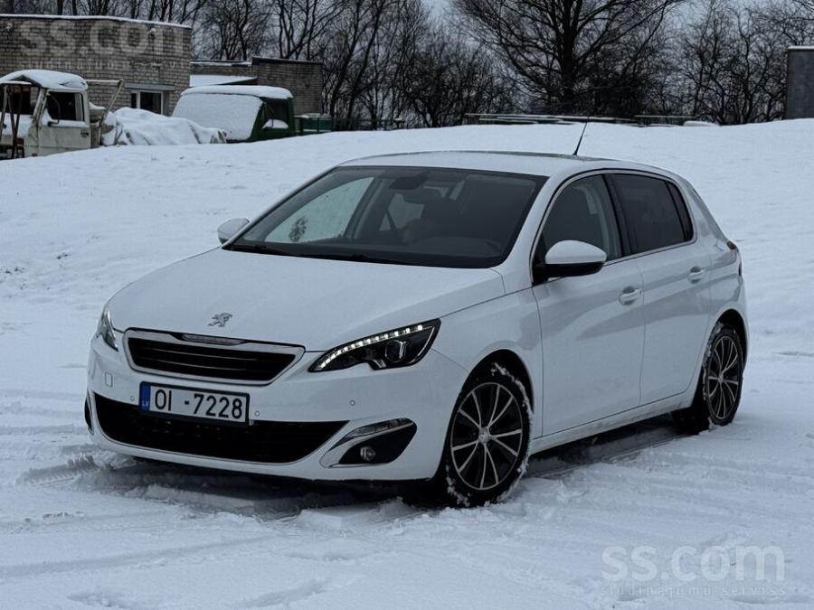 White Peugeot 308 2016 in Bauska, with an engine capacity of 1.20 L and mileage of 133 thousand km for 7000 €, photo 3 on AUTOMOTO.COM.LV