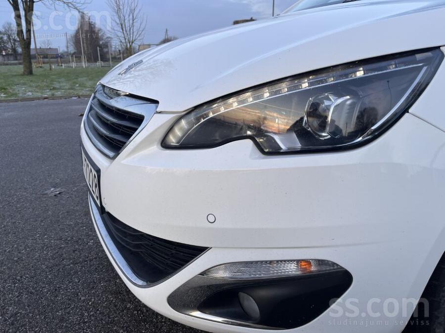 White Peugeot 308 2016 in Bauska, with an engine capacity of 1.20 L and mileage of 133 thousand km for 7000 €, photo 12 on AUTOMOTO.COM.LV