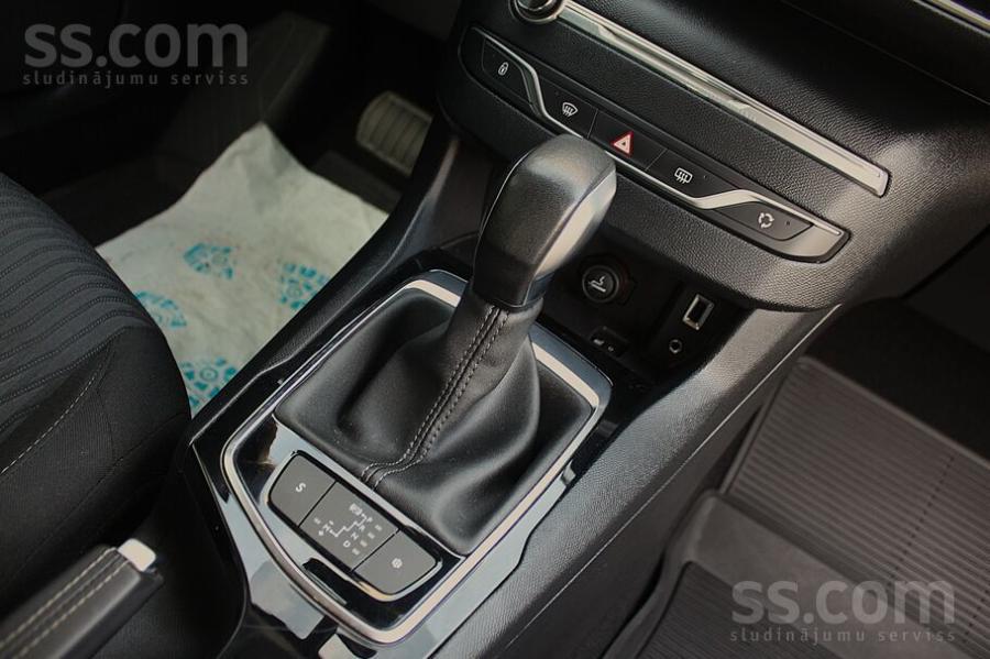 White Peugeot 308 2016 in Riga, with an engine capacity of 1.20 L and mileage of 0 thousand km for 9490 €, photo 27 on AUTOMOTO.COM.LV