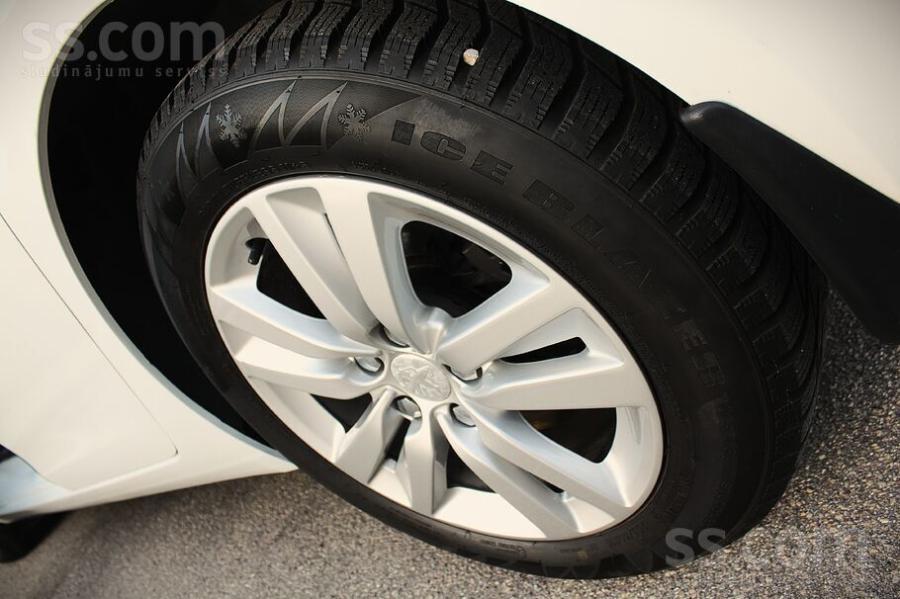 White Peugeot 308 2016 in Riga, with an engine capacity of 1.20 L and mileage of 0 thousand km for 9490 €, photo 33 on AUTOMOTO.COM.LV