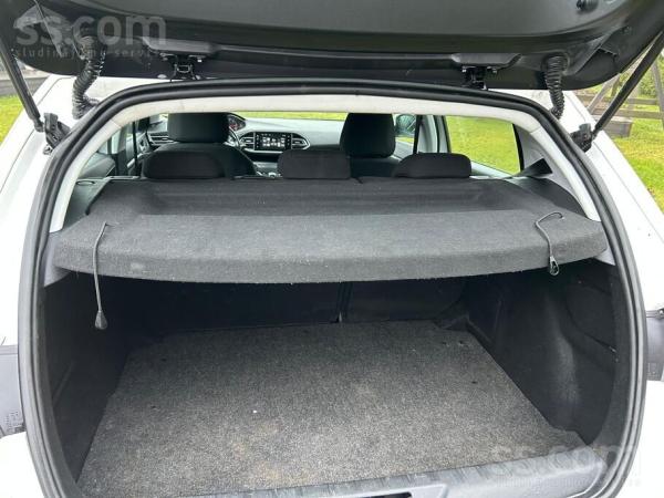 White Peugeot 308 2016 in Riga, with an engine capacity of 1.60 L and mileage of 160 thousand km for 4950 €, photo 9 on AUTOMOTO.COM.LV
