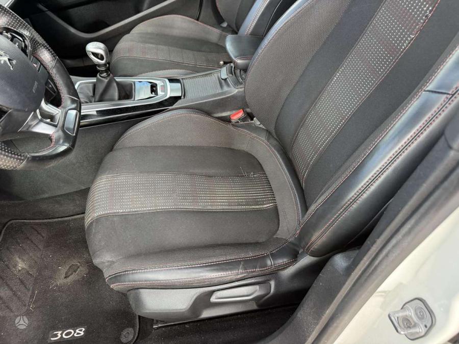 White Peugeot 308 2016 in Taurage, with an engine capacity of 1.20 L and mileage of 146 thousand km for 5500 €, photo 11 on AUTOMOTO.COM.LV