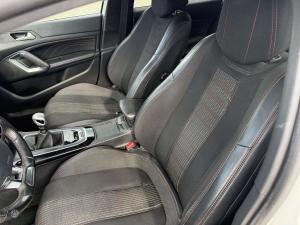 White Peugeot 308 2016 in Taurage, with an engine capacity of 1.20 L and mileage of 146 thousand km for 5500 €, photo 12 on AUTOMOTO.COM.LV