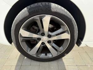 White Peugeot 308 2016 in Taurage, with an engine capacity of 1.20 L and mileage of 146 thousand km for 5500 €, photo 32 on AUTOMOTO.COM.LV