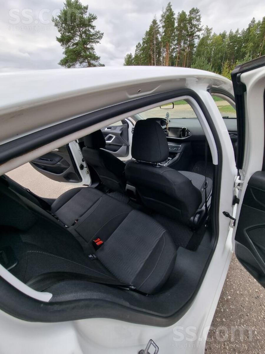 Balts Peugeot 308 2016 Rīga, ar dzinēja tilpumu 1.50 L un nobraukumu 169 tūkst. km par 4500 €, foto 6 vietnē AUTOMOTO.COM.LV