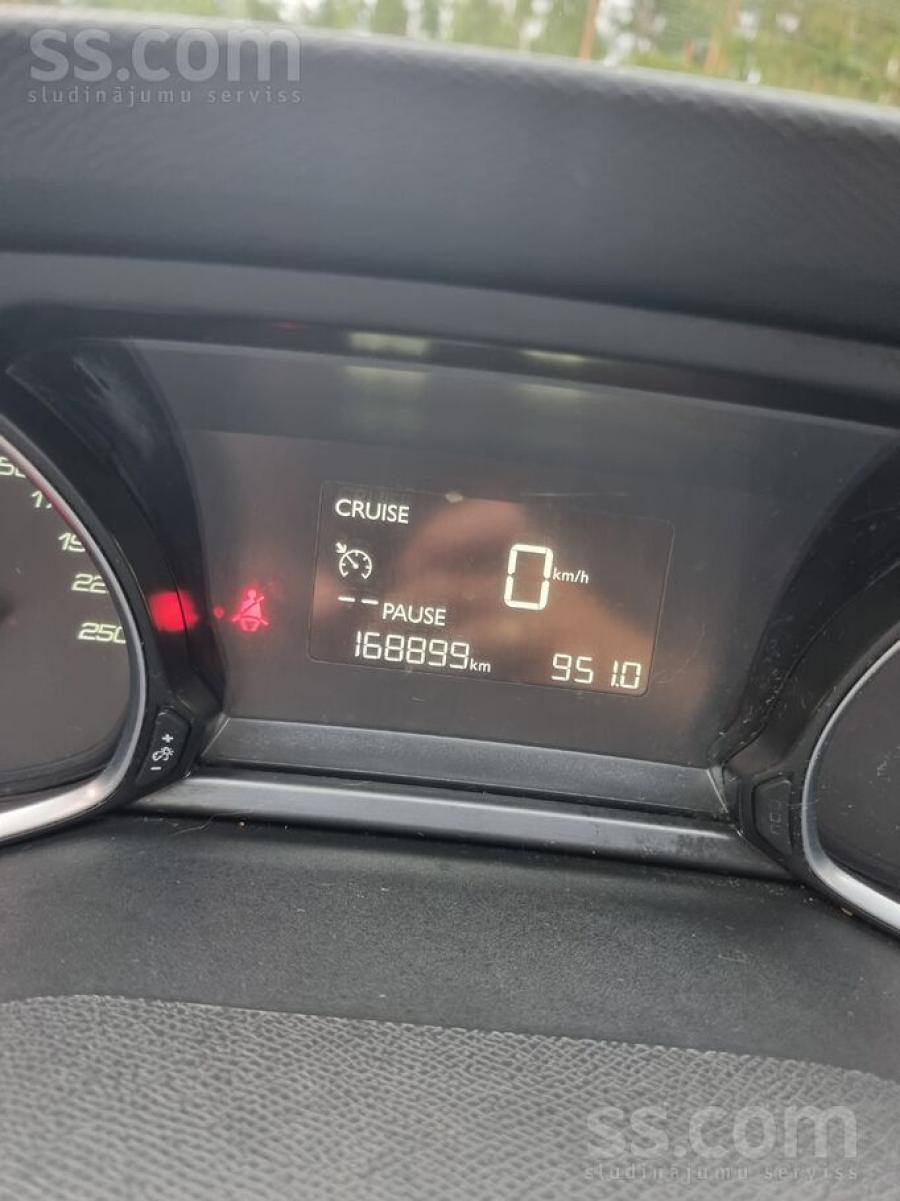 Balts Peugeot 308 2016 Rīga, ar dzinēja tilpumu 1.50 L un nobraukumu 169 tūkst. km par 4500 €, foto 12 vietnē AUTOMOTO.COM.LV