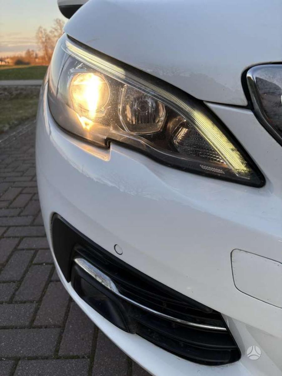 White Peugeot 308 2017 in Panevezys, with an engine capacity of 1.56 L and mileage of 320 thousand km for 5000 €, photo 7 on AUTOMOTO.COM.LV