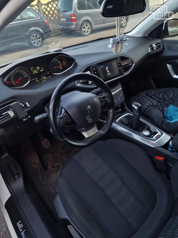 White Peugeot 308 2017 in Taurage, with an engine capacity of 1.20 L and mileage of 234 thousand km for 5500 €, photo 9 on AUTOMOTO.COM.LV