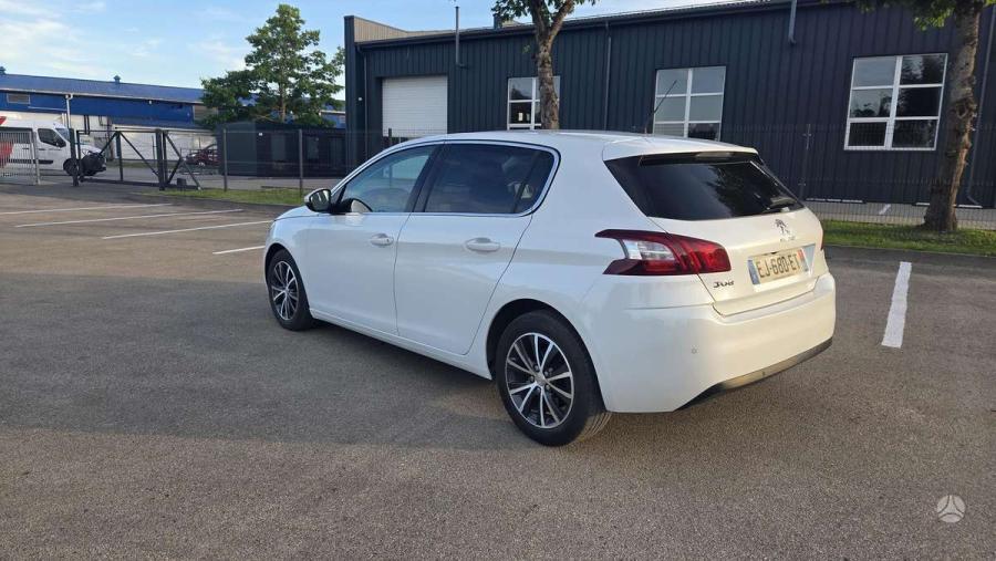 White Peugeot 308 2017 in Taurage, with an engine capacity of 1.56 L and mileage of 230 thousand km for 6800 €, photo 5 on AUTOMOTO.COM.LV