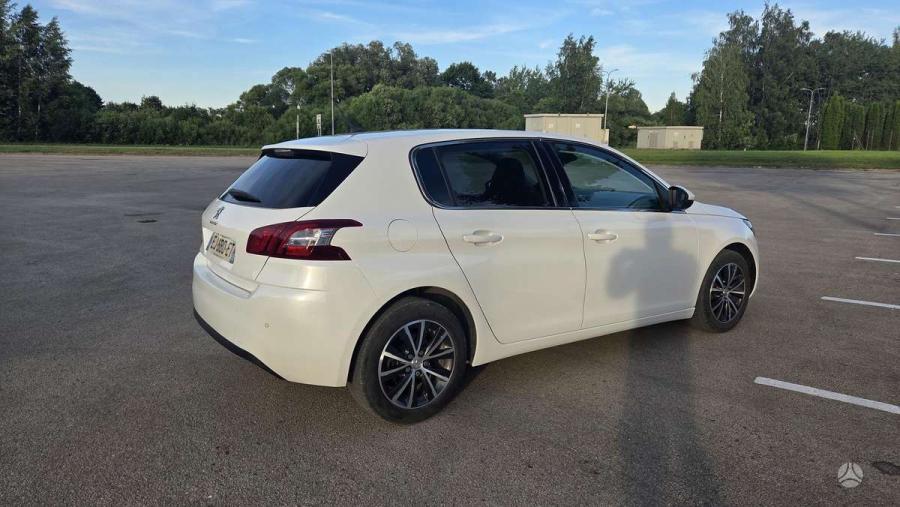 White Peugeot 308 2017 in Taurage, with an engine capacity of 1.56 L and mileage of 230 thousand km for 6800 €, photo 6 on AUTOMOTO.COM.LV