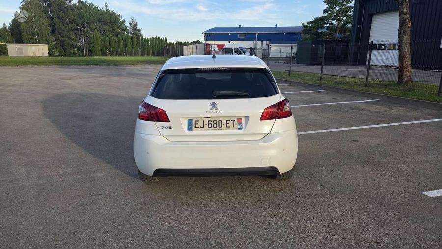 White Peugeot 308 2017 in Taurage, with an engine capacity of 1.56 L and mileage of 230 thousand km for 6800 €, photo 7 on AUTOMOTO.COM.LV
