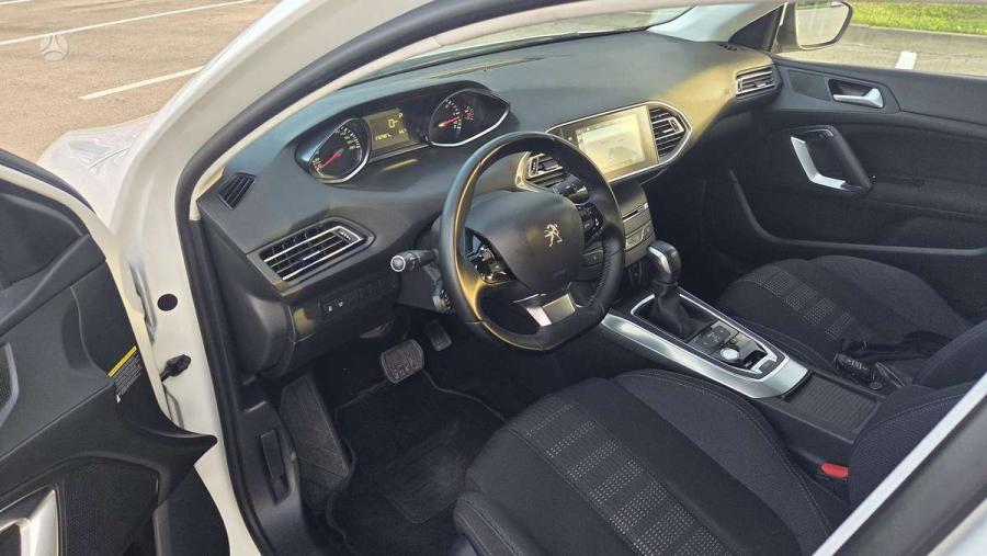 White Peugeot 308 2017 in Taurage, with an engine capacity of 1.56 L and mileage of 230 thousand km for 6800 €, photo 11 on AUTOMOTO.COM.LV