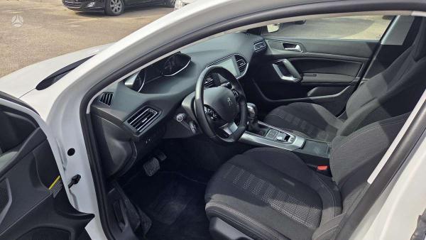 White Peugeot 308 2017 in Taurage, with an engine capacity of 1.60 L and mileage of 232 thousand km for 6200 €, photo 7 on AUTOMOTO.COM.LV