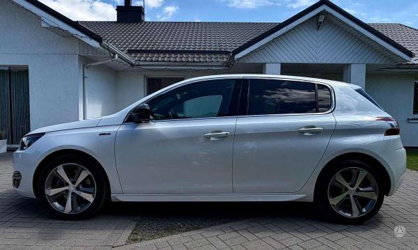 White Peugeot 308 2017 in Kaunas, with an engine capacity of 2.00 L and mileage of 166 thousand km for 6999 €, photo 7 on AUTOMOTO.COM.LV