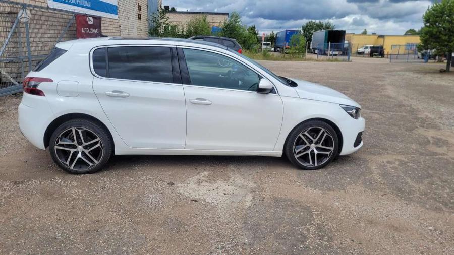 Белый Пежо 308 2018 в Тельшяй, объемом двигателя 1.20 л и пробегом 120 тыс. км за 3650 €, фото 6 на AUTOMOTO.COM.LV
