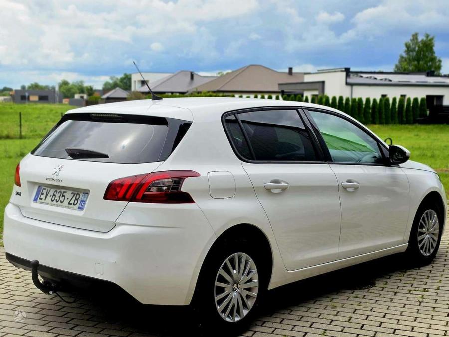 White Peugeot 308 2018 in Klaipeda, with an engine capacity of 1.56 L and mileage of 185 thousand km for 4990 €, photo 6 on AUTOMOTO.COM.LV