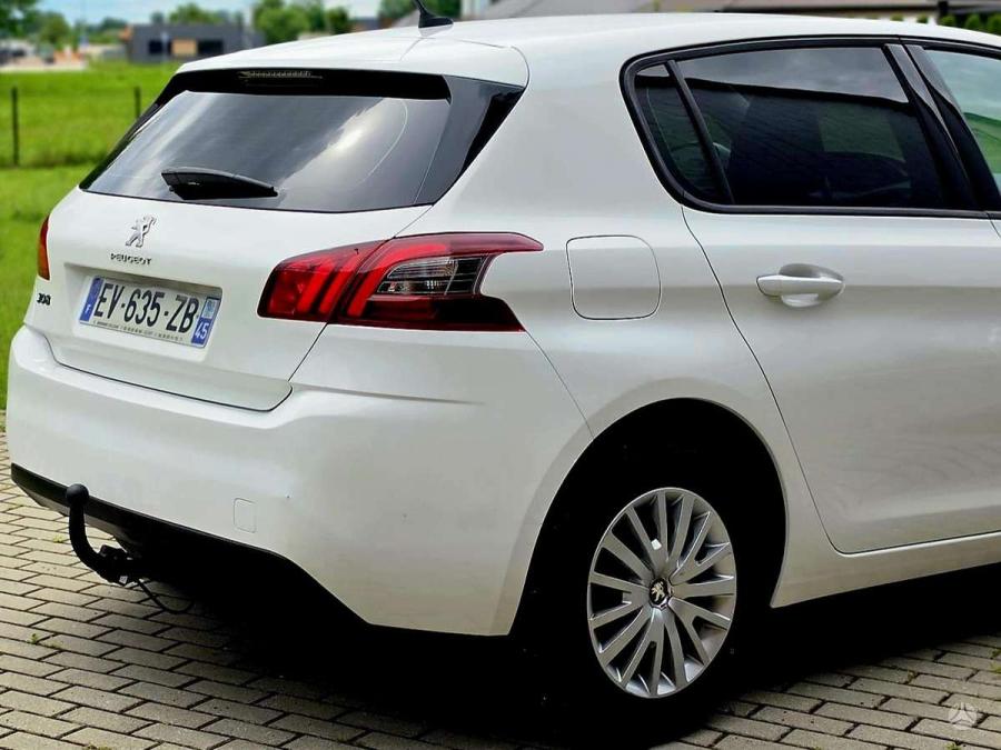 White Peugeot 308 2018 in Klaipeda, with an engine capacity of 1.56 L and mileage of 185 thousand km for 4990 €, photo 14 on AUTOMOTO.COM.LV