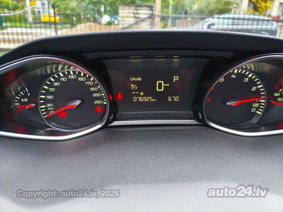 Balts Peugeot 308 2018 Tallina, ar dzinēja tilpumu 1.20 L un nobraukumu 77 tūkst. km par 9300 €, foto 5 vietnē AUTOMOTO.COM.LV