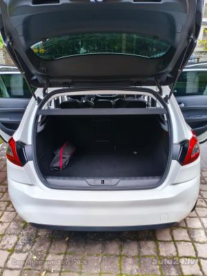 Balts Peugeot 308 2018 Tallina, ar dzinēja tilpumu 1.20 L un nobraukumu 77 tūkst. km par 9300 €, foto 6 vietnē AUTOMOTO.COM.LV