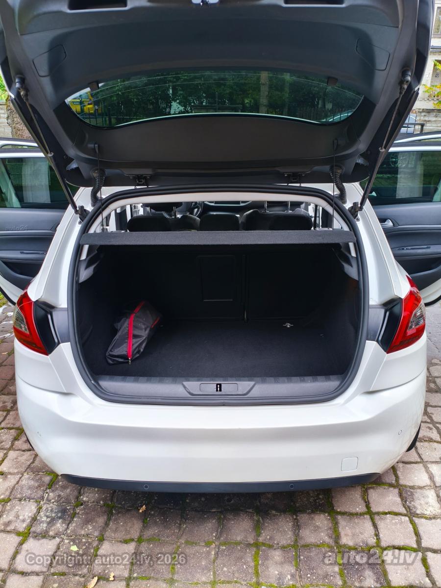 Balts Peugeot 308 2018 Tallina, ar dzinēja tilpumu 1.20 L un nobraukumu 77 tūkst. km par 9300 €, foto 6 vietnē AUTOMOTO.COM.LV
