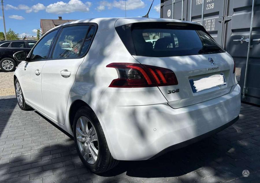White Peugeot 308 2019 in Taurage, with an engine capacity of 1.50 L and mileage of 207 thousand km for 6600 €, photo 6 on AUTOMOTO.COM.LV