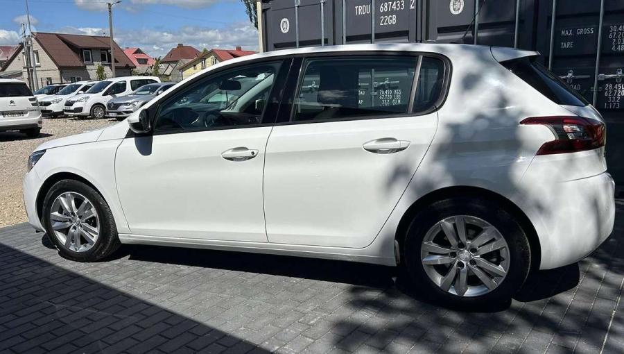White Peugeot 308 2019 in Taurage, with an engine capacity of 1.50 L and mileage of 207 thousand km for 6600 €, photo 8 on AUTOMOTO.COM.LV