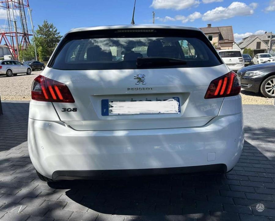 White Peugeot 308 2019 in Taurage, with an engine capacity of 1.50 L and mileage of 207 thousand km for 6600 €, photo 9 on AUTOMOTO.COM.LV