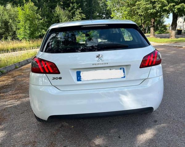 White Peugeot 308 2019 in Taurage, with an engine capacity of 1.50 L and mileage of 208 thousand km for 6400 €, photo 7 on AUTOMOTO.COM.LV
