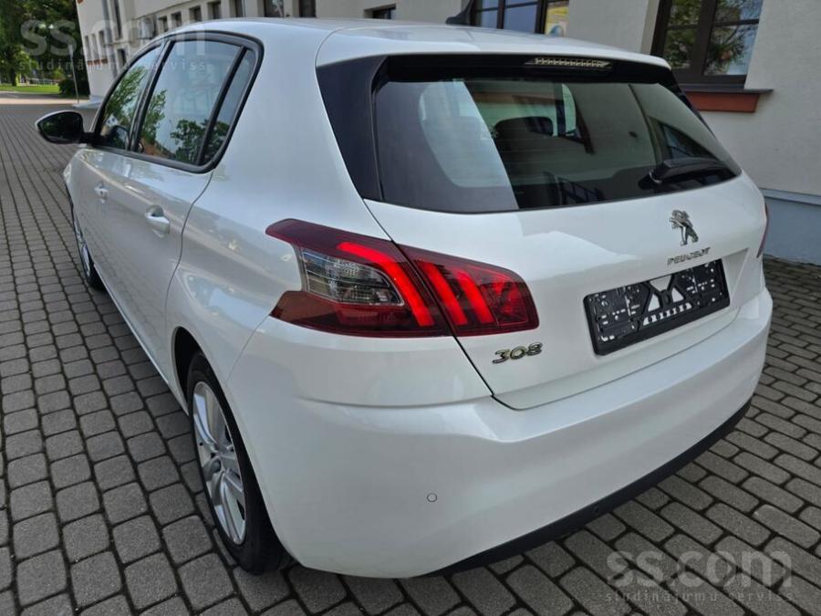 White Peugeot 308 2021 in Jelgava, with an engine capacity of 1.50 L and mileage of 147 thousand km for 8900 €, photo 3 on AUTOMOTO.COM.LV