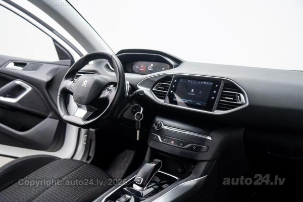White Peugeot 308 2021 in Tallinn, with an engine capacity of 1.50 L and mileage of 156 thousand km for 12999 €, photo 11 on AUTOMOTO.COM.LV