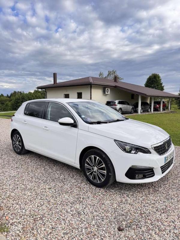 Balts Peugeot 308 2021 Viļņa, ar dzinēja tilpumu 1.20 L un nobraukumu 166 tūkst. km par 7850 €, foto 1 vietnē AUTOMOTO.COM.LV