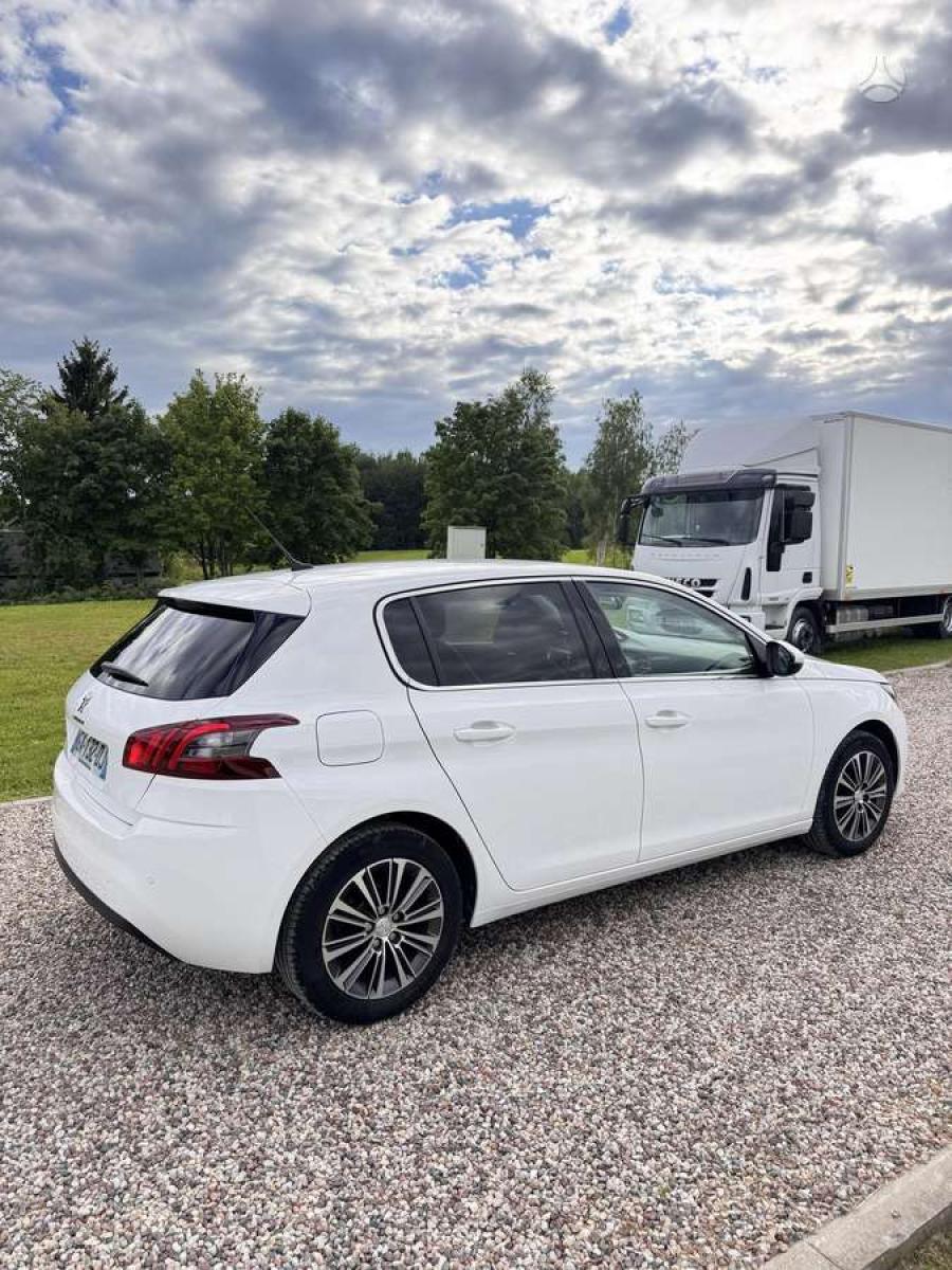 White Peugeot 308 2021 in Vilnius, with an engine capacity of 1.20 L and mileage of 166 thousand km for 7850 €, photo 8 on AUTOMOTO.COM.LV