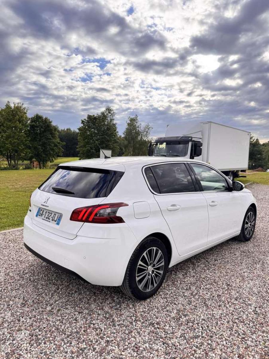 White Peugeot 308 2021 in Vilnius, with an engine capacity of 1.20 L and mileage of 166 thousand km for 7850 €, photo 9 on AUTOMOTO.COM.LV