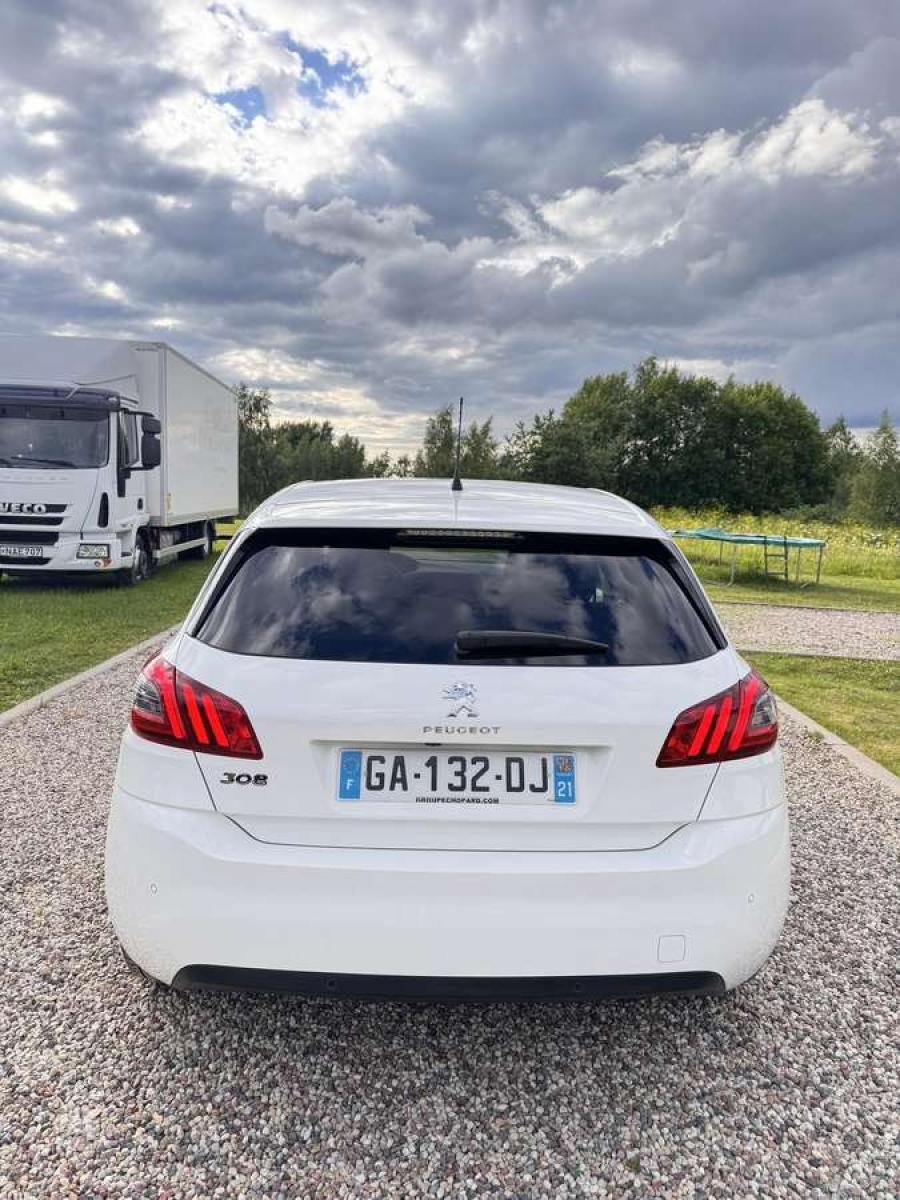 White Peugeot 308 2021 in Vilnius, with an engine capacity of 1.20 L and mileage of 166 thousand km for 7850 €, photo 12 on AUTOMOTO.COM.LV
