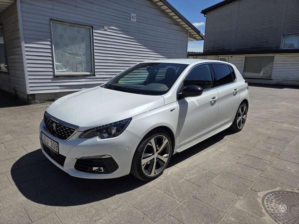 Peugeot 308 2021 in Vilnius on AUTOMOTO.COM.LV White Peugeot 308 2021 in Vilnius, with an engine capacity of 1.20 L and mileage of 60 thousand km for 10800 €, photo 1 on AUTOMOTO.COM.LV