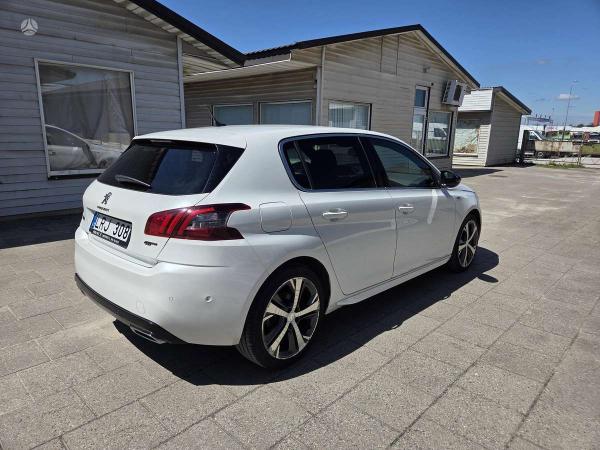 Peugeot 308 2021 in Vilnius on AUTOMOTO.COM.LV White Peugeot 308 2021 in Vilnius, with an engine capacity of 1.20 L and mileage of 60 thousand km for 10800 €, photo 5 on AUTOMOTO.COM.LV