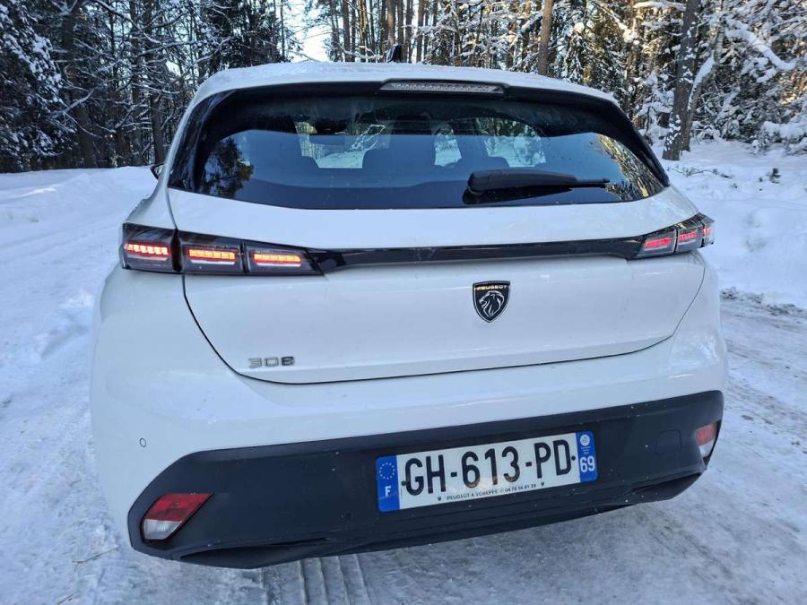 White Peugeot 308 2022 in Vilnius, with an engine capacity of 1.50 L and mileage of 147 thousand km for 12200 €, photo 10 on AUTOMOTO.COM.LV