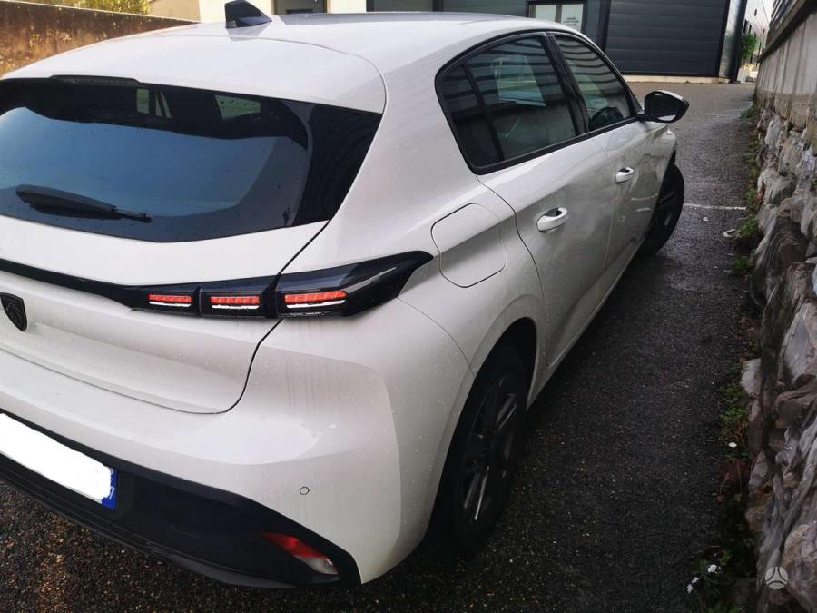 White Peugeot 308 2022 in Vilnius, with an engine capacity of 1.50 L and mileage of 162 thousand km for 9900 €, photo 3 on AUTOMOTO.COM.LV