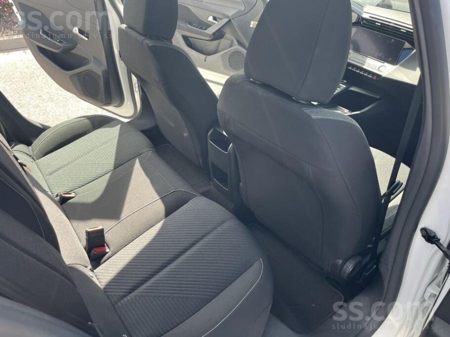 White Peugeot 308 2022 in Riga, with an engine capacity of 1.20 L and mileage of 71 thousand km for 14900 €, photo 12 on AUTOMOTO.COM.LV