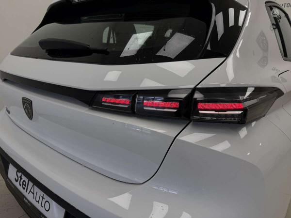 White Peugeot 308 2022 in Vilnius, with an engine capacity of 1.20 L and mileage of 79 thousand km for 12390 €, photo 8 on AUTOMOTO.COM.LV