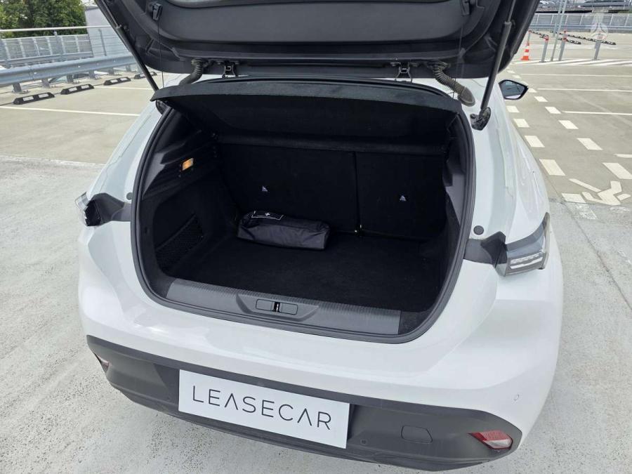 Balts Peugeot 308 2022 Viļņa, ar dzinēja tilpumu 1.50 L un nobraukumu 111 tūkst. km par 13490 €, foto 13 vietnē AUTOMOTO.COM.LV