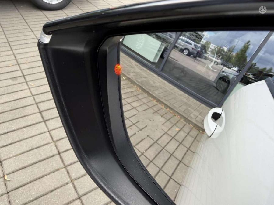 White Peugeot 308 2022 in Kaunas, with an engine capacity of 1.20 L and mileage of 180 thousand km for 12900 €, photo 7 on AUTOMOTO.COM.LV