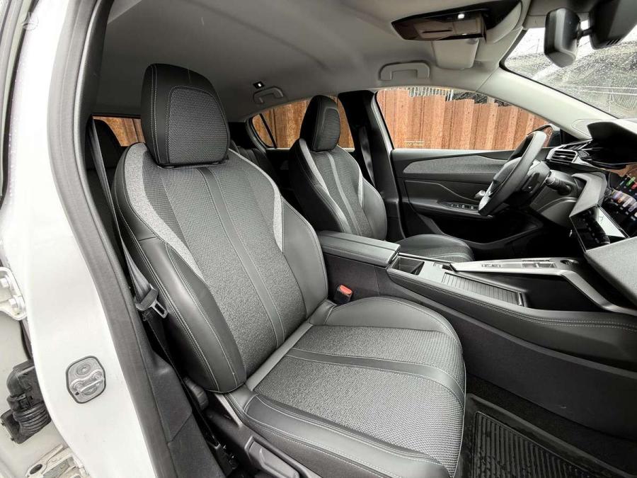 Balts Peugeot 308 2023 Kauņa, ar dzinēja tilpumu 1.20 L un nobraukumu 30 tūkst. km par 19300 €, foto 13 vietnē AUTOMOTO.COM.LV