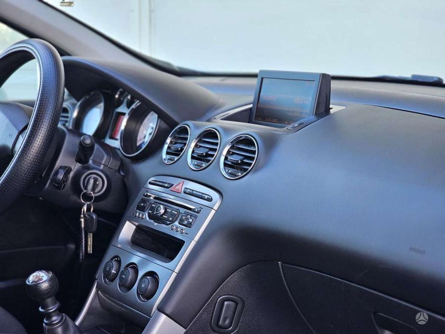 Balts Peugeot 308 2012 Viļņa, ar dzinēja tilpumu 1.56 L un nobraukumu 236 tūkst. km par 2750 €, foto 25 vietnē AUTOMOTO.COM.LV